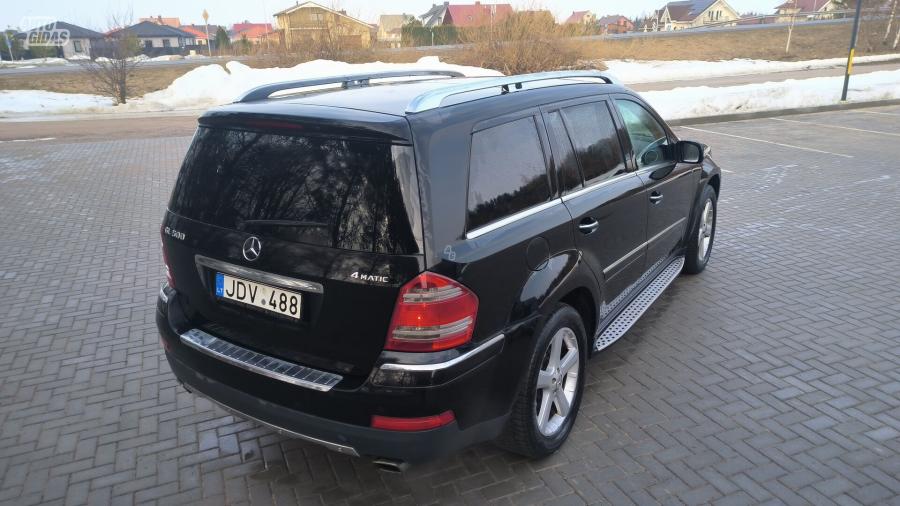 Melns Mercedes-Benz gl-500 2007 Klaipėda, ar dzinēja tilpumu 5.50 L un nobraukumu 357 tūkst. km par 4999 €, foto 8 vietnē AUTOMOTO.COM.LV
