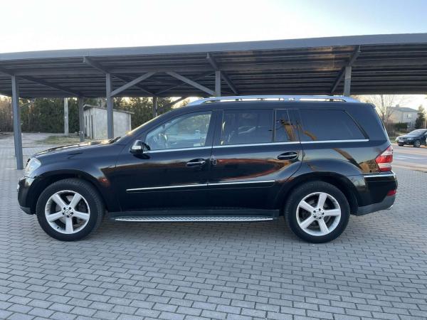 Melns Mercedes-Benz gl-500 2007 Klaipėda, ar dzinēja tilpumu 5.50 L un nobraukumu 360 tūkst. km par 4650 €, foto 2 vietnē AUTOMOTO.COM.LV