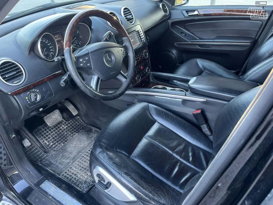 Black Mercedes-Benz gl-500 2007 in Klaipeda, with an engine capacity of 5.50 L and mileage of 360 thousand km for 4650 €, photo 8 on AUTOMOTO.COM.LV
