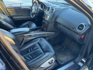 Black Mercedes-Benz gl-500 2007 in Klaipeda, with an engine capacity of 5.50 L and mileage of 360 thousand km for 4650 €, photo 10 on AUTOMOTO.COM.LV