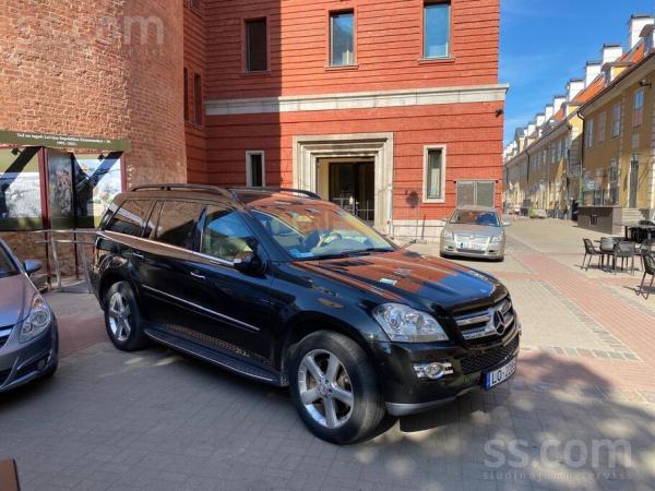 Черный Мерседес ГЛ 500 2007 в Рига, объемом двигателя 5.50 л и пробегом 320 тыс. км за 7600 €, фото 4 на AUTOMOTO.COM.LV