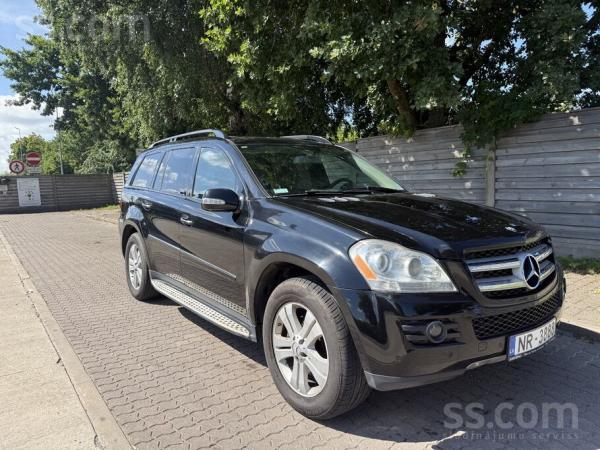 Melns Mercedes-Benz gl-500 2007 Jelgava, ar dzinēja tilpumu 4.70 L un nobraukumu 398 tūkst. km par 5900 €, foto 2 vietnē AUTOMOTO.COM.LV