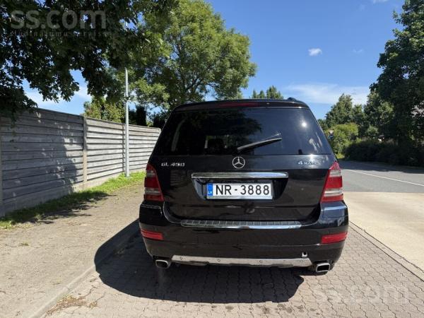 Melns Mercedes-Benz gl-500 2007 Jelgava, ar dzinēja tilpumu 4.70 L un nobraukumu 398 tūkst. km par 5900 €, foto 4 vietnē AUTOMOTO.COM.LV