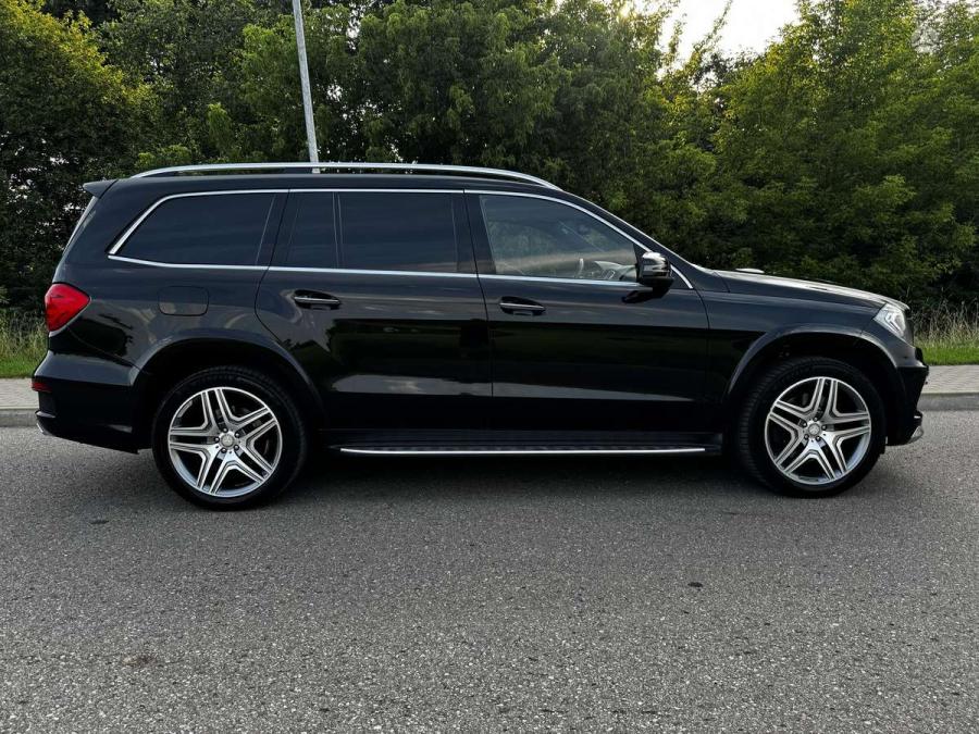 Black Mercedes-Benz gl-500 2015 in Vilnius, with an engine capacity of 4.66 L and mileage of 182 thousand km for 21999 €, photo 4 on AUTOMOTO.COM.LV