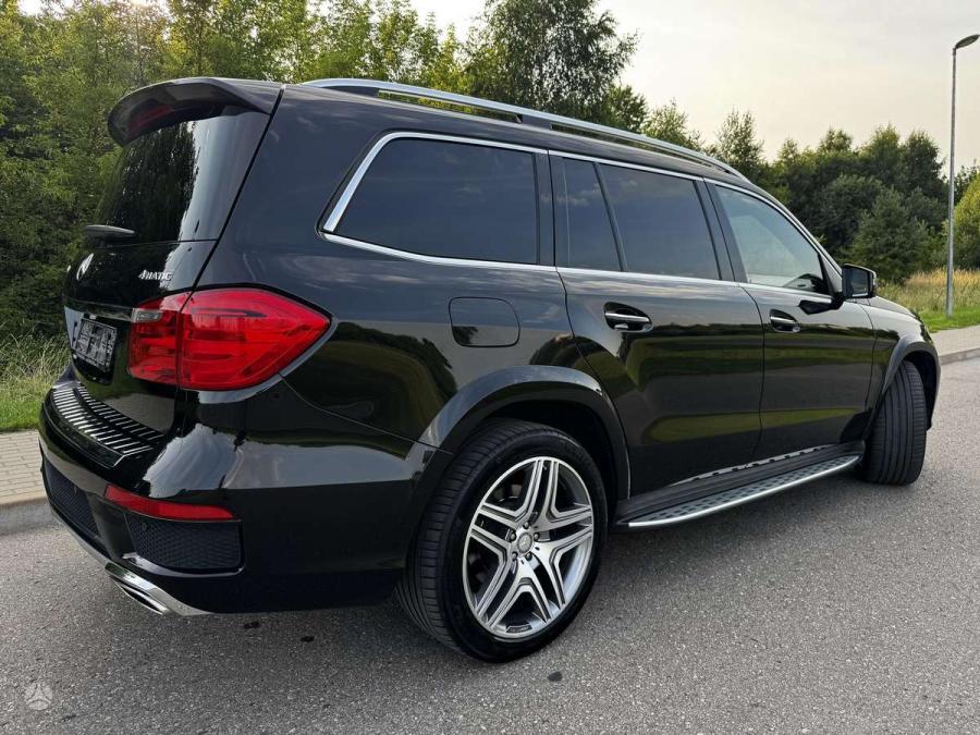 Black Mercedes-Benz gl-500 2015 in Vilnius, with an engine capacity of 4.66 L and mileage of 182 thousand km for 21999 €, photo 6 on AUTOMOTO.COM.LV