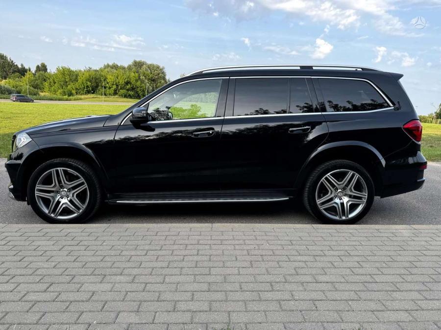 Black Mercedes-Benz gl-500 2015 in Vilnius, with an engine capacity of 4.66 L and mileage of 182 thousand km for 21999 €, photo 10 on AUTOMOTO.COM.LV