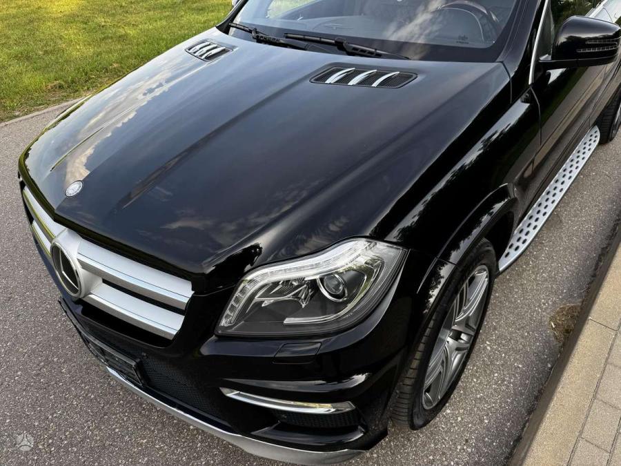 Black Mercedes-Benz gl-500 2015 in Vilnius, with an engine capacity of 4.66 L and mileage of 182 thousand km for 21999 €, photo 13 on AUTOMOTO.COM.LV