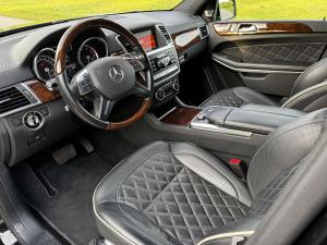 Black Mercedes-Benz gl-500 2015 in Vilnius, with an engine capacity of 4.66 L and mileage of 182 thousand km for 21999 €, photo 18 on AUTOMOTO.COM.LV