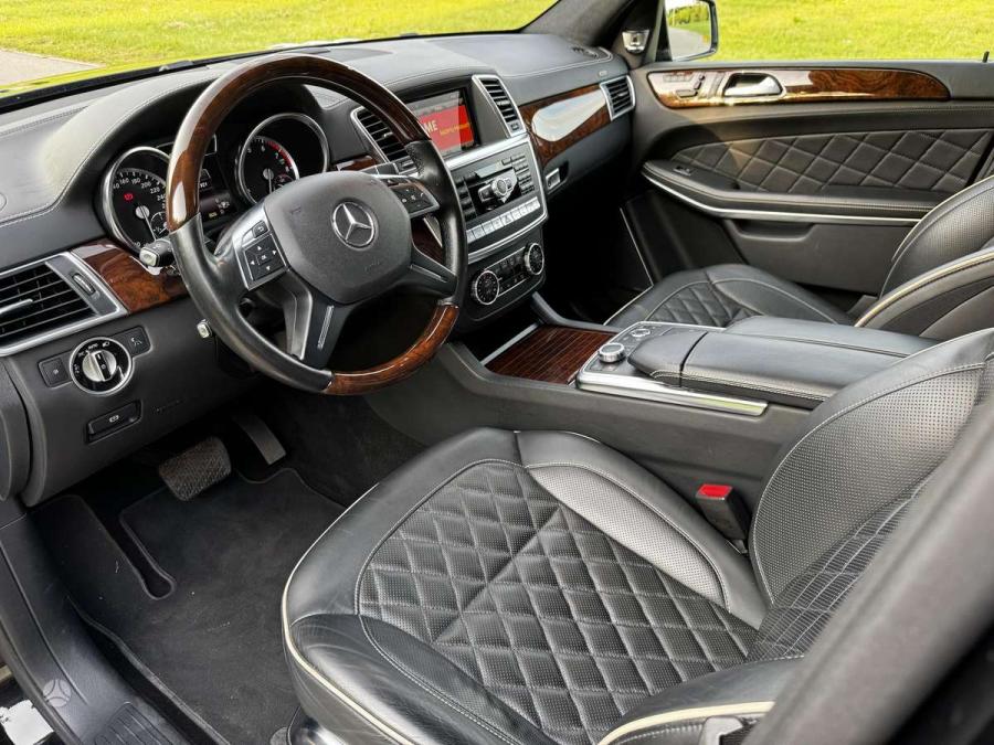 Black Mercedes-Benz gl-500 2015 in Vilnius, with an engine capacity of 4.66 L and mileage of 182 thousand km for 21999 €, photo 18 on AUTOMOTO.COM.LV