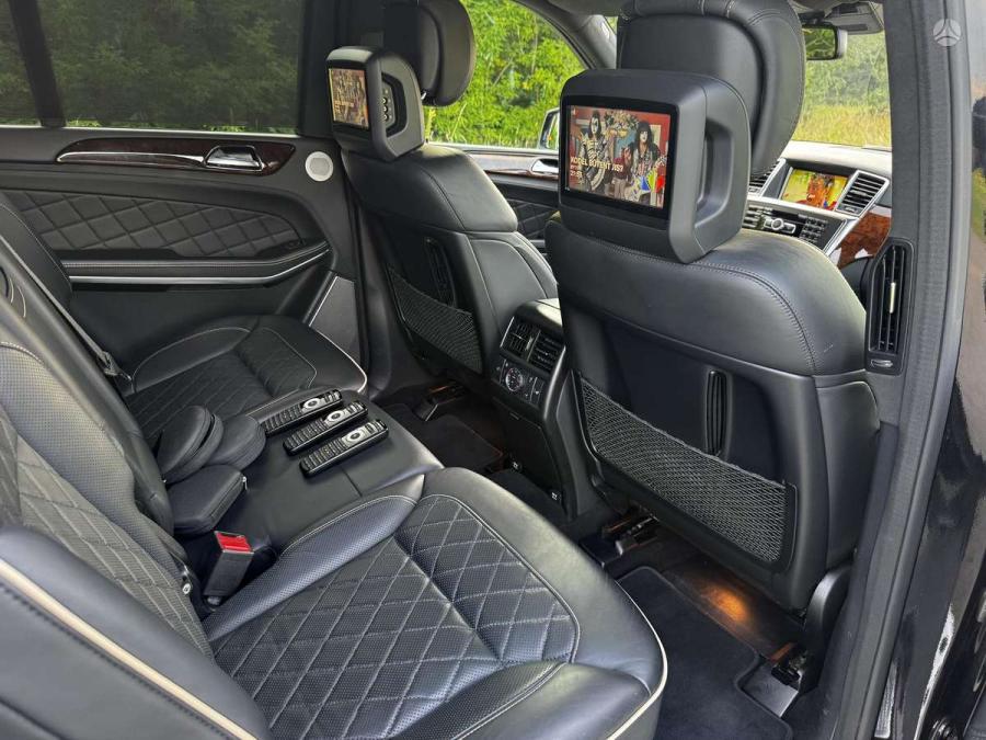 Black Mercedes-Benz gl-500 2015 in Vilnius, with an engine capacity of 4.66 L and mileage of 182 thousand km for 21999 €, photo 23 on AUTOMOTO.COM.LV
