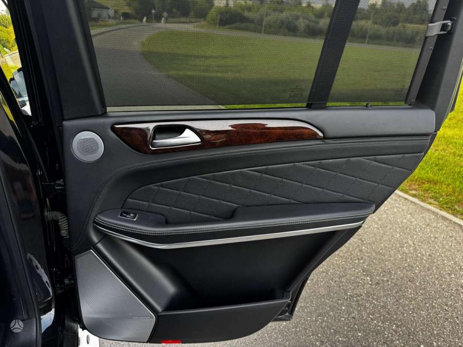 Black Mercedes-Benz gl-500 2015 in Vilnius, with an engine capacity of 4.66 L and mileage of 182 thousand km for 21999 €, photo 29 on AUTOMOTO.COM.LV