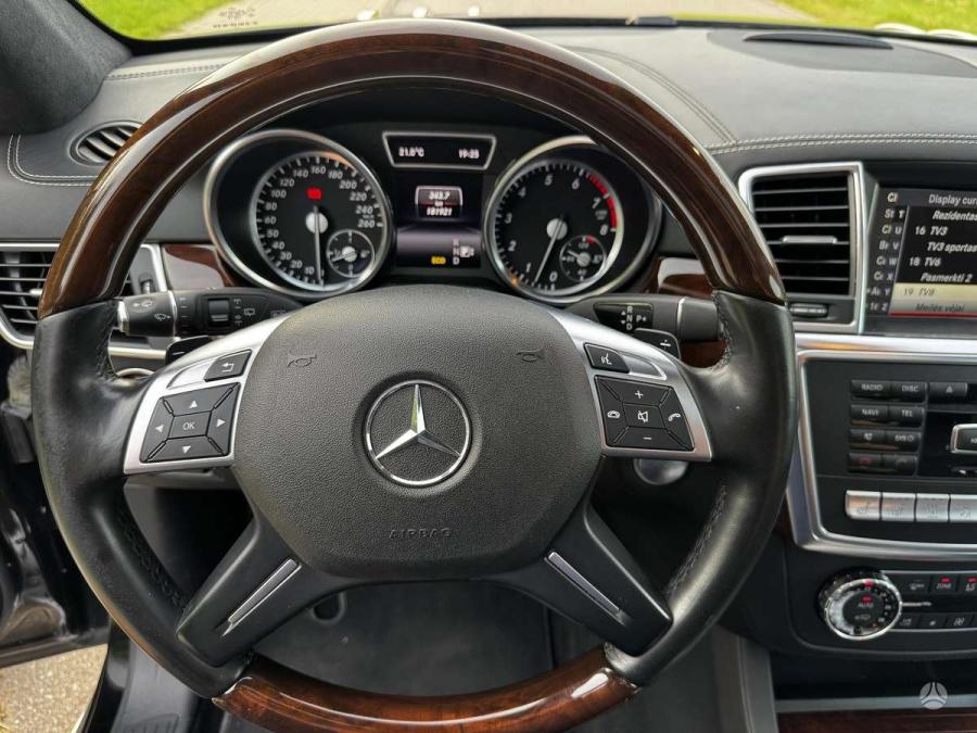 Black Mercedes-Benz gl-500 2015 in Vilnius, with an engine capacity of 4.66 L and mileage of 182 thousand km for 21999 €, photo 35 on AUTOMOTO.COM.LV