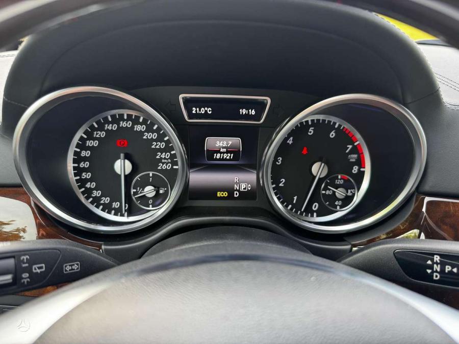 Black Mercedes-Benz gl-500 2015 in Vilnius, with an engine capacity of 4.66 L and mileage of 182 thousand km for 21999 €, photo 36 on AUTOMOTO.COM.LV