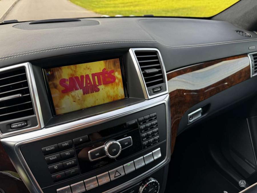 Black Mercedes-Benz gl-500 2015 in Vilnius, with an engine capacity of 4.66 L and mileage of 182 thousand km for 21999 €, photo 37 on AUTOMOTO.COM.LV