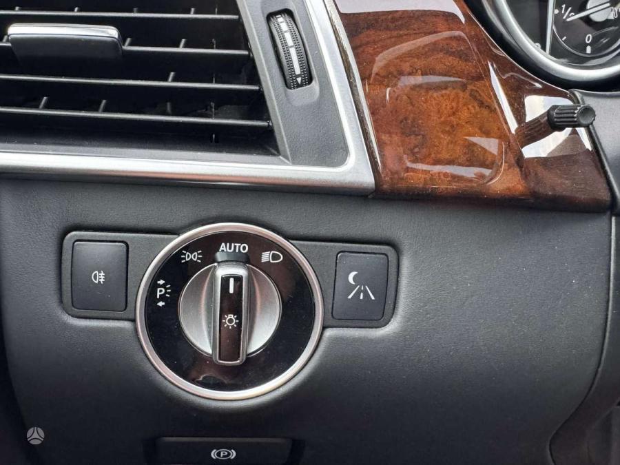 Black Mercedes-Benz gl-500 2015 in Vilnius, with an engine capacity of 4.66 L and mileage of 182 thousand km for 21999 €, photo 50 on AUTOMOTO.COM.LV