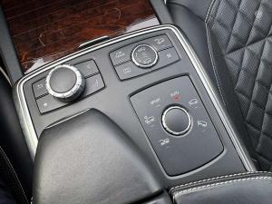 Melns Mercedes-Benz gl-500 2015 Viļņa, ar dzinēja tilpumu 4.66 L un nobraukumu 182 tūkst. km par 23900 €, foto 44 vietnē AUTOMOTO.COM.LV