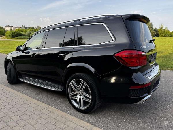 Mercedes-Benz gl-500 2015 Viļņa vietnē Melns Mercedes-Benz gl-500 2015 Viļņa, ar dzinēja tilpumu 4.70 L un nobraukumu 182 tūkst. km par 17500 €, foto 9 vietnē AUTOMOTO.COM.LV
