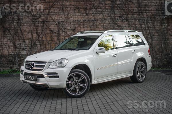 Белый Мерседес ГЛ 500 2010 в Рига, объемом двигателя 5.50 л и пробегом 162 тыс. км за 12777 €, фото 1 на AUTOMOTO.COM.LV