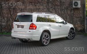 Белый Мерседес ГЛ 500 2010 в Рига, объемом двигателя 5.50 л и пробегом 162 тыс. км за 12777 €, фото 9 на AUTOMOTO.COM.LV