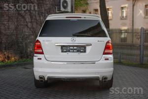 Белый Мерседес ГЛ 500 2010 в Рига, объемом двигателя 5.50 л и пробегом 162 тыс. км за 12777 €, фото 11 на AUTOMOTO.COM.LV