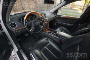 Белый Мерседес ГЛ 500 2010 в Рига, объемом двигателя 5.50 л и пробегом 162 тыс. км за 12777 €, фото 30 на AUTOMOTO.COM.LV