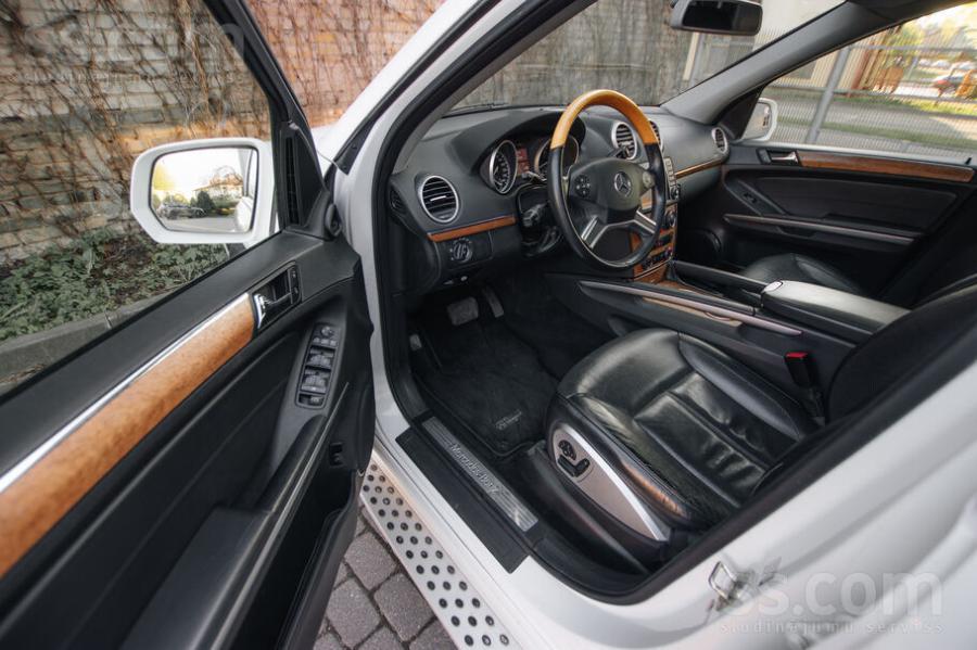 Белый Мерседес ГЛ 500 2010 в Рига, объемом двигателя 5.50 л и пробегом 162 тыс. км за 12777 €, фото 31 на AUTOMOTO.COM.LV
