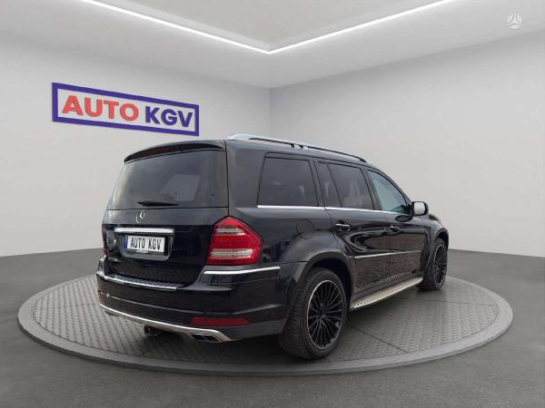 Black Mercedes-Benz gl-550 2010 in Kaunas, with an engine capacity of 5.50 L and mileage of 311 thousand km for 7499 €, photo 5 on AUTOMOTO.COM.LV