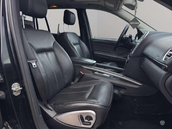 Black Mercedes-Benz gl-550 2010 in Kaunas, with an engine capacity of 5.50 L and mileage of 311 thousand km for 7499 €, photo 8 on AUTOMOTO.COM.LV