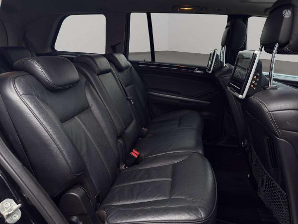 Black Mercedes-Benz gl-550 2010 in Kaunas, with an engine capacity of 5.50 L and mileage of 311 thousand km for 7499 €, photo 10 on AUTOMOTO.COM.LV