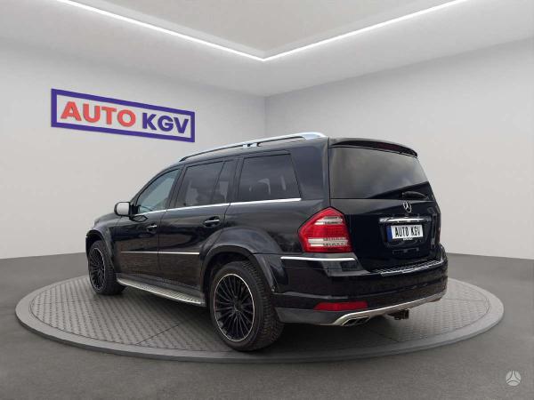 Melns Mercedes-Benz gl-550 2010 Kauņa, ar dzinēja tilpumu 5.50 L un nobraukumu 311 tūkst. km par 7499 €, foto 3 vietnē AUTOMOTO.COM.LV