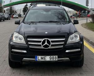 Melns Mercedes-Benz gl-550 2011 Viļņa, ar dzinēja tilpumu 5.50 L un nobraukumu 299 tūkst. km par 9999 €, foto  vietnē AUTOMOTO.COM.LV