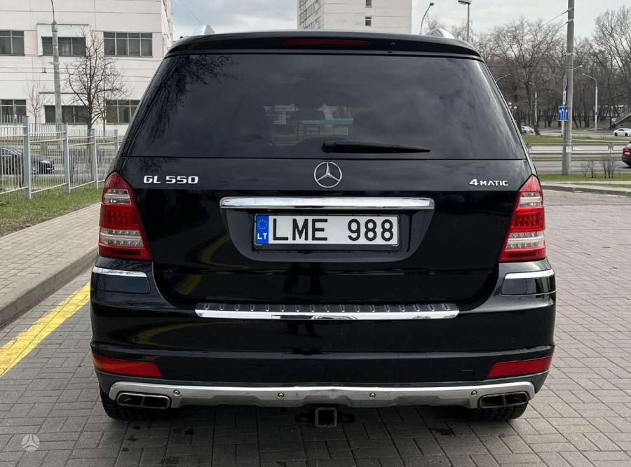Melns Mercedes-Benz gl-550 2011 Viļņa, ar dzinēja tilpumu 5.50 L un nobraukumu 299 tūkst. km par 9999 €, foto 4 vietnē AUTOMOTO.COM.LV