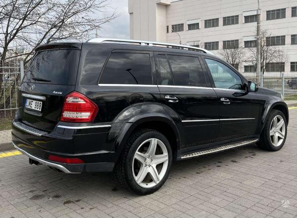 Black Mercedes-Benz gl-550 2011 in Vilnius, with an engine capacity of 5.50 L and mileage of 299 thousand km for 9999 €, photo 5 on AUTOMOTO.COM.LV