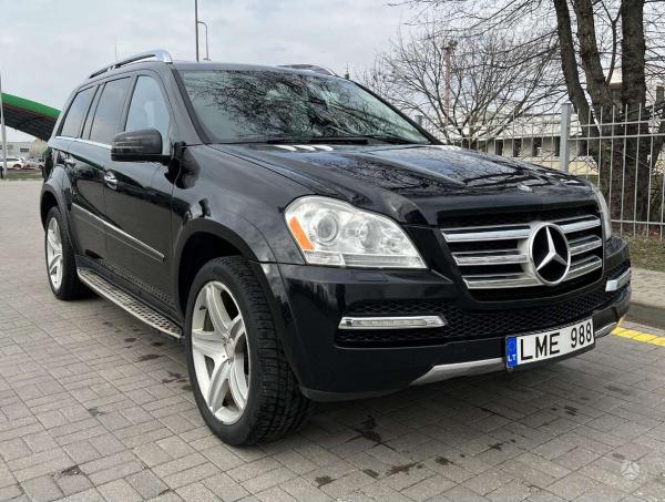 Black Mercedes-Benz gl-550 2011 in Vilnius, with an engine capacity of 5.50 L and mileage of 299 thousand km for 9999 €, photo 7 on AUTOMOTO.COM.LV