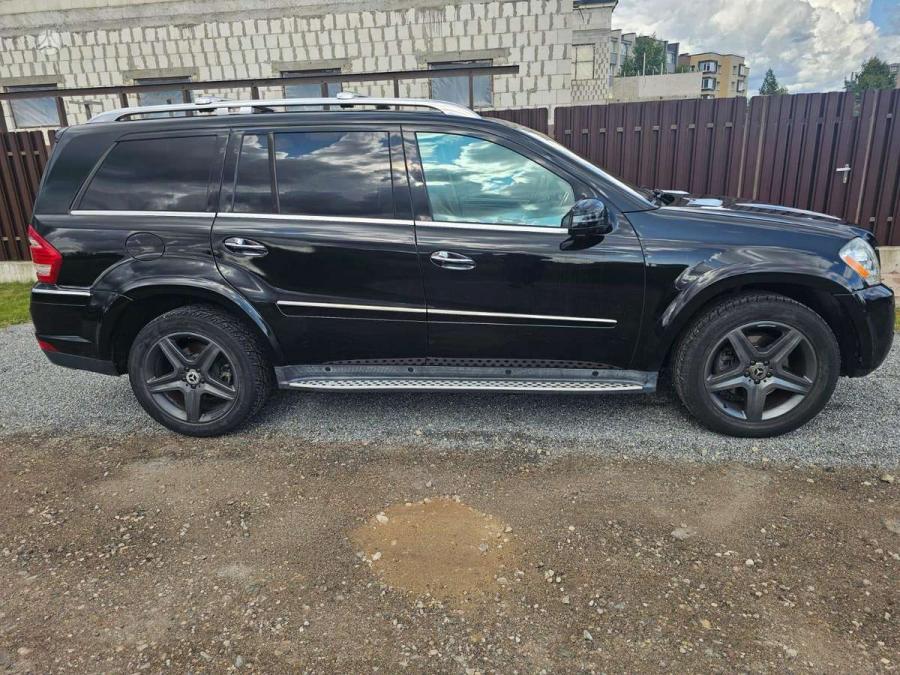 Black Mercedes-Benz gl-550 2011 in Panevezys, with an engine capacity of 5.46 L and mileage of 164 thousand km for 12900 €, photo 4 on AUTOMOTO.COM.LV