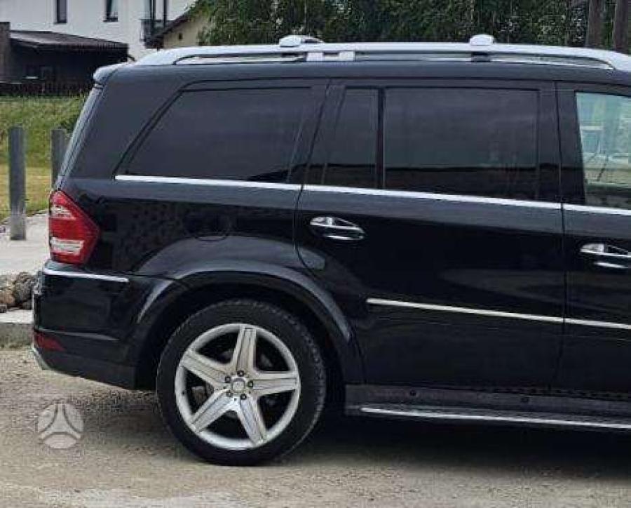 Black Mercedes-Benz gl-550 2011 in Panevezys, with an engine capacity of 5.46 L and mileage of 164 thousand km for 12900 €, photo 34 on AUTOMOTO.COM.LV