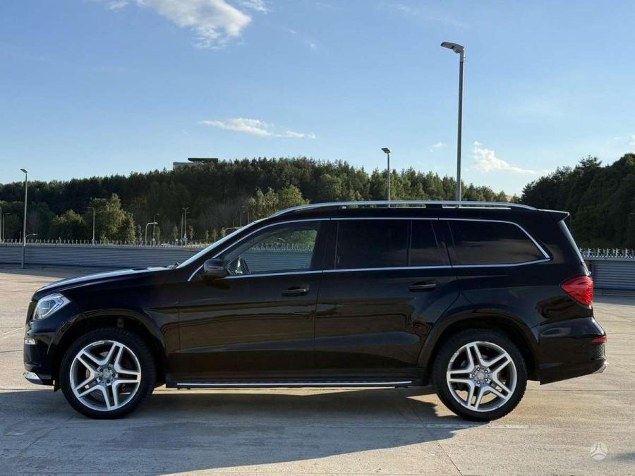 Black Mercedes-Benz gl-550 2013 in Vilnius, with an engine capacity of 4.70 L and mileage of 240 thousand km for 17500 €, photo 5 on AUTOMOTO.COM.LV