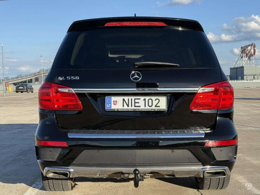 Black Mercedes-Benz gl-550 2013 in Vilnius, with an engine capacity of 4.70 L and mileage of 240 thousand km for 17500 €, photo 7 on AUTOMOTO.COM.LV