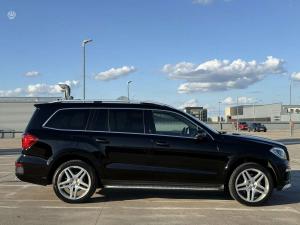 Black Mercedes-Benz gl-550 2013 in Vilnius, with an engine capacity of 4.70 L and mileage of 240 thousand km for 17500 €, photo 8 on AUTOMOTO.COM.LV