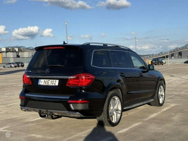 Black Mercedes-Benz gl-550 2013 in Vilnius, with an engine capacity of 4.70 L and mileage of 240 thousand km for 17500 €, photo 9 on AUTOMOTO.COM.LV