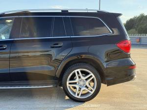 Black Mercedes-Benz gl-550 2013 in Vilnius, with an engine capacity of 4.70 L and mileage of 240 thousand km for 17500 €, photo 12 on AUTOMOTO.COM.LV
