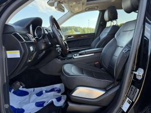 Black Mercedes-Benz gl-550 2013 in Vilnius, with an engine capacity of 4.70 L and mileage of 240 thousand km for 17500 €, photo 20 on AUTOMOTO.COM.LV