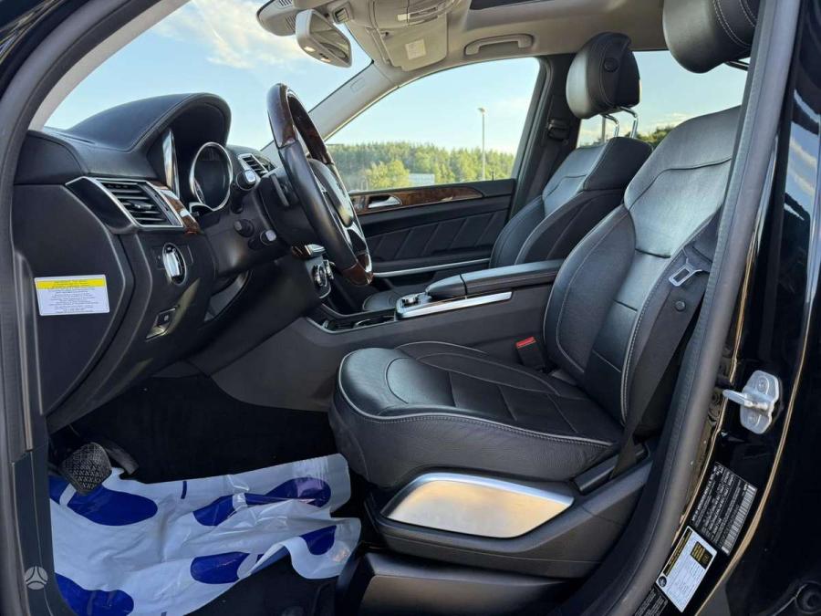 Black Mercedes-Benz gl-550 2013 in Vilnius, with an engine capacity of 4.70 L and mileage of 240 thousand km for 17500 €, photo 20 on AUTOMOTO.COM.LV