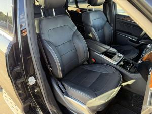 Black Mercedes-Benz gl-550 2013 in Vilnius, with an engine capacity of 4.70 L and mileage of 240 thousand km for 17500 €, photo 21 on AUTOMOTO.COM.LV