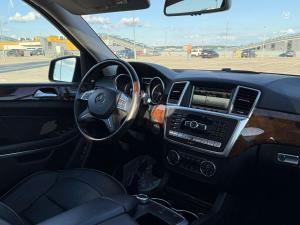 Black Mercedes-Benz gl-550 2013 in Vilnius, with an engine capacity of 4.70 L and mileage of 240 thousand km for 17500 €, photo 22 on AUTOMOTO.COM.LV