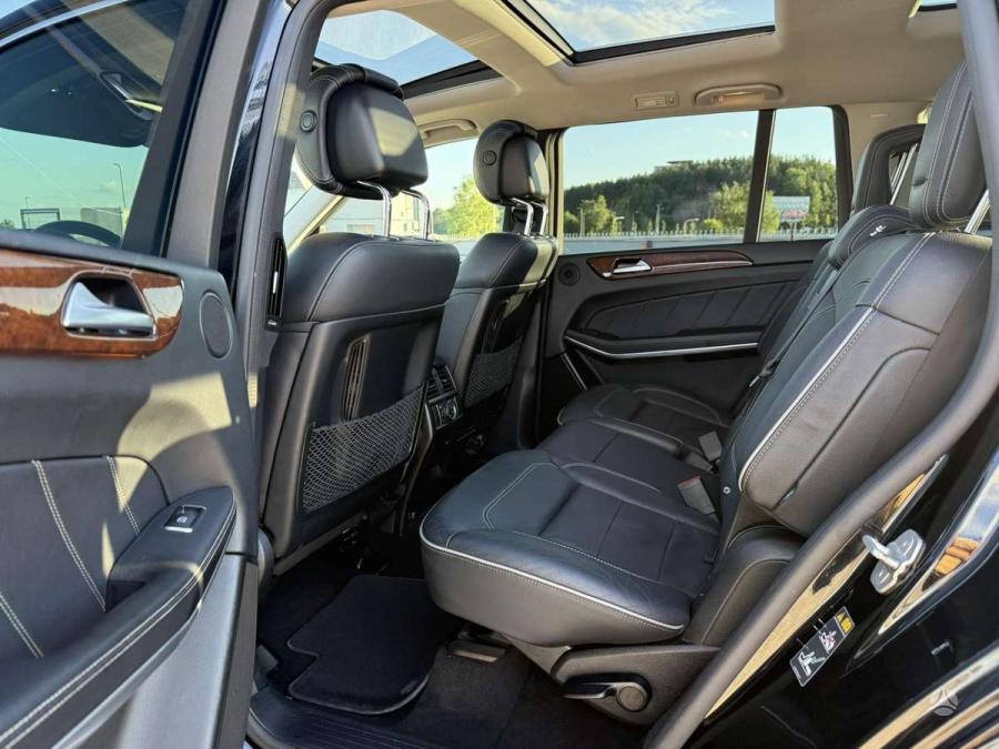 Black Mercedes-Benz gl-550 2013 in Vilnius, with an engine capacity of 4.70 L and mileage of 240 thousand km for 17500 €, photo 24 on AUTOMOTO.COM.LV