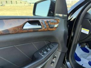 Black Mercedes-Benz gl-550 2013 in Vilnius, with an engine capacity of 4.70 L and mileage of 240 thousand km for 17500 €, photo 27 on AUTOMOTO.COM.LV