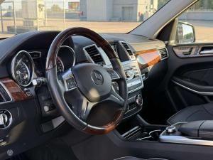Black Mercedes-Benz gl-550 2013 in Vilnius, with an engine capacity of 4.70 L and mileage of 240 thousand km for 17500 €, photo 30 on AUTOMOTO.COM.LV
