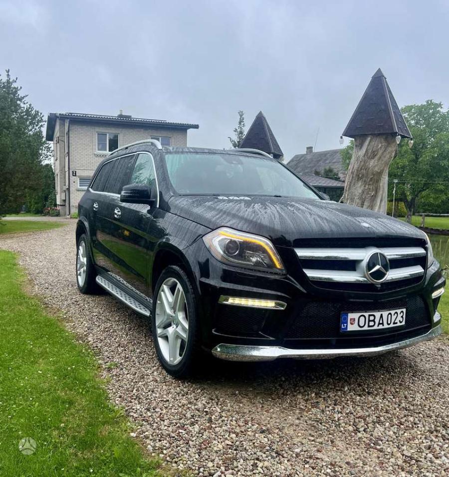 Black Mercedes-Benz gl-550 2013 in Plunge, with an engine capacity of 4.66 L and mileage of 202 thousand km for 12990 €, photo 3 on AUTOMOTO.COM.LV