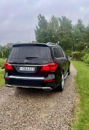 Black Mercedes-Benz gl-550 2013 in Plunge, with an engine capacity of 4.66 L and mileage of 202 thousand km for 12990 €, photo 4 on AUTOMOTO.COM.LV
